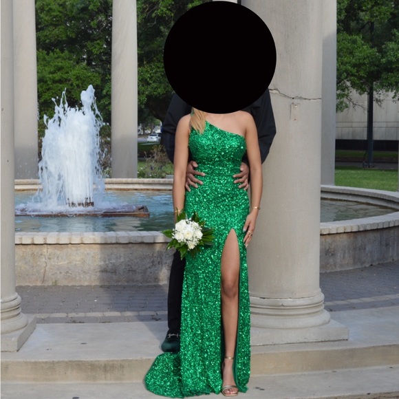 Sherri Hill | Dresses | Emerald Green Sherri Hill Prom Dress | Poshmark